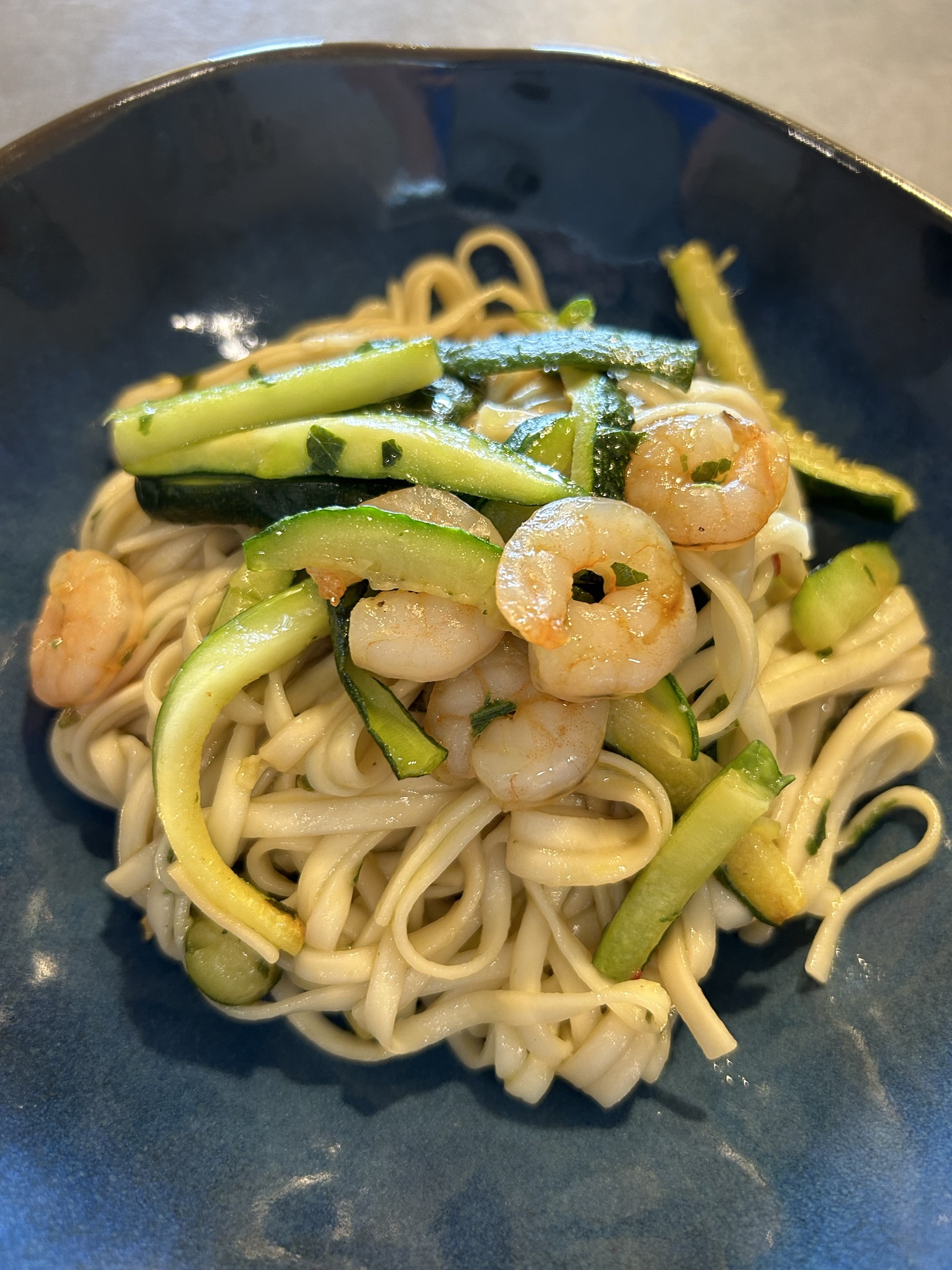 NOODLES CON ZUCCHINE E GAMBERI | In cucina con Lilly