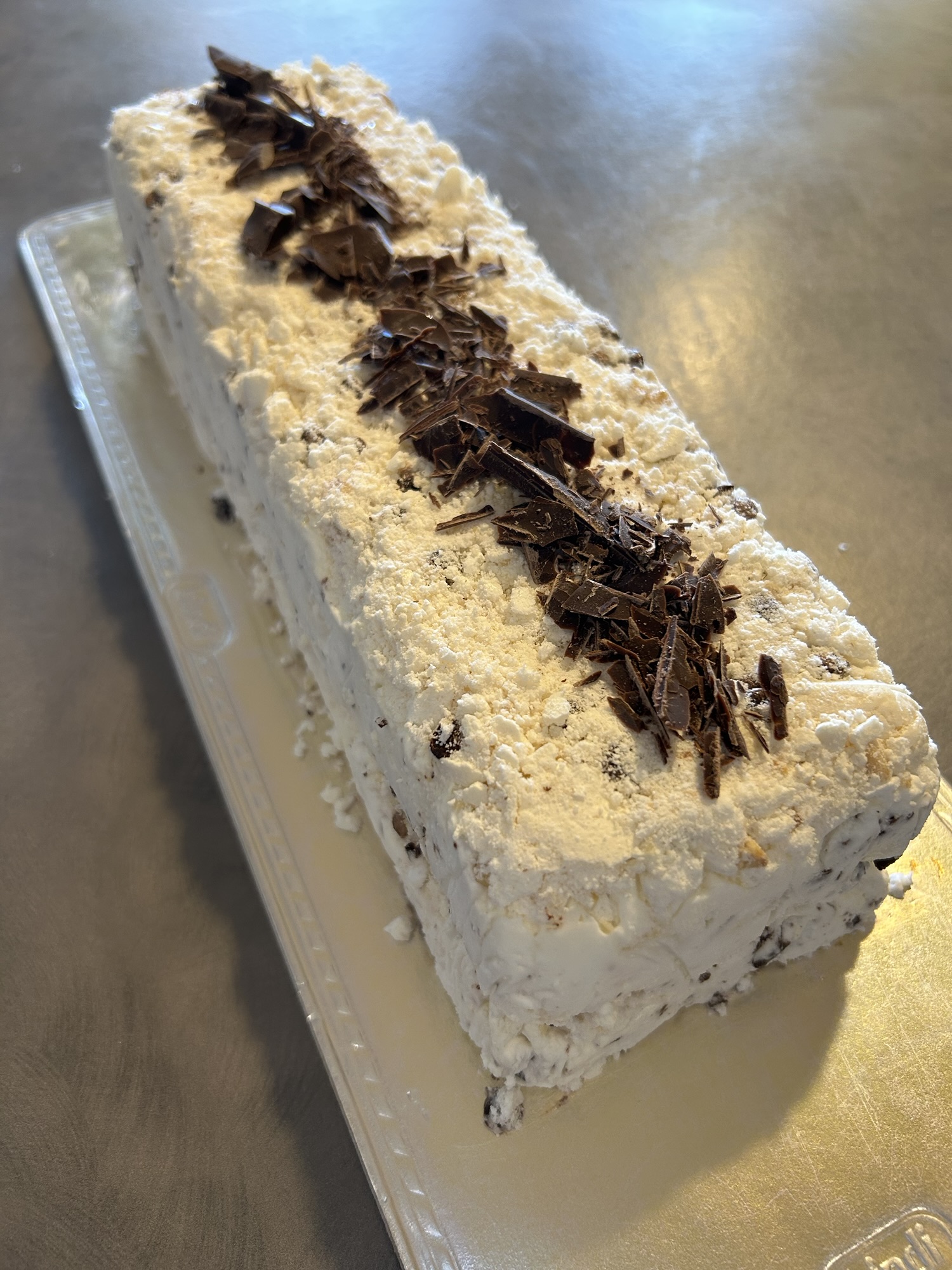 MERINGATA CON SCAGLIE DI CIOCCOLATO | In cucina con Lilly